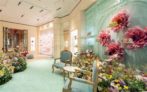 Roger Vivier將巴黎繁花盛開的唯美花園搬來台北了限期展出時間只到4 6