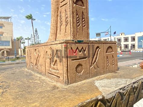 لجنة من آثار مطروح وإدارة السياحة تعاين مسخ تمثال رمسيس الثانى المثير