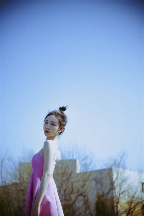 李子璇抹胸裙性感写真