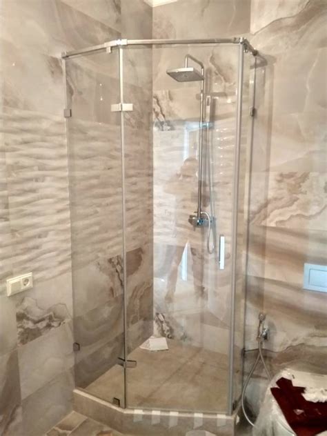 Стеклянная перегородка в душевую Design Glass