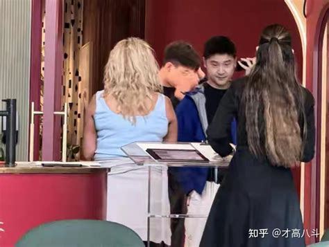 45岁田亮携子女出现在剑桥大学，森碟和亮仔的气质让人相形见绌 知乎