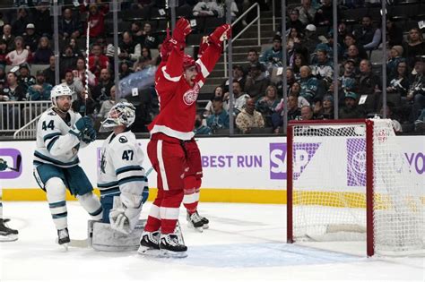 Red Wings Beat Sharks 7 4 To Snap 4 Game Losing Streak Friday