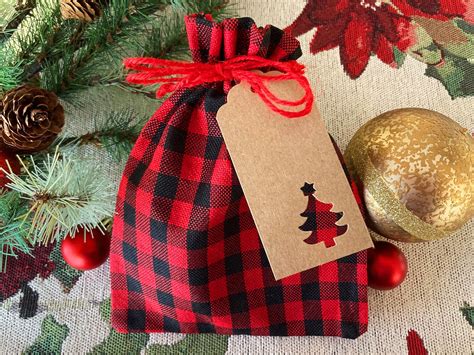 Sitting Cardinal Bird Snow Handpainted Wood Slice Christmas Ornaments