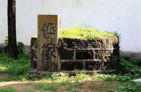 雲南有一墓 埋葬5個日軍軍官 雙手捆綁下葬 墓碑上刻了這2個字 壹讀