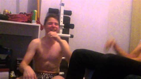Mec Bourré Qui Sembrasse Youtube