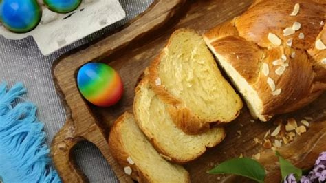 Παραδοσιακό πασχαλινό τσουρέκι Topontikigr