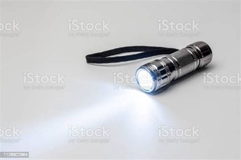 흰색 바탕에 소형 Led 손전등 손전등에 대한 스톡 사진 및 기타 이미지 손전등 작은 Led 조명 Istock