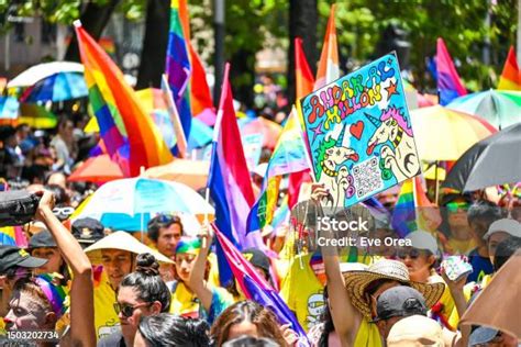 2023년 6월 24일 멕시코시티에서 열린 제45회 Lgbt 프라이드 행진은 사랑 다양성 평등에 대한 또 다른 활기차고 포괄적인