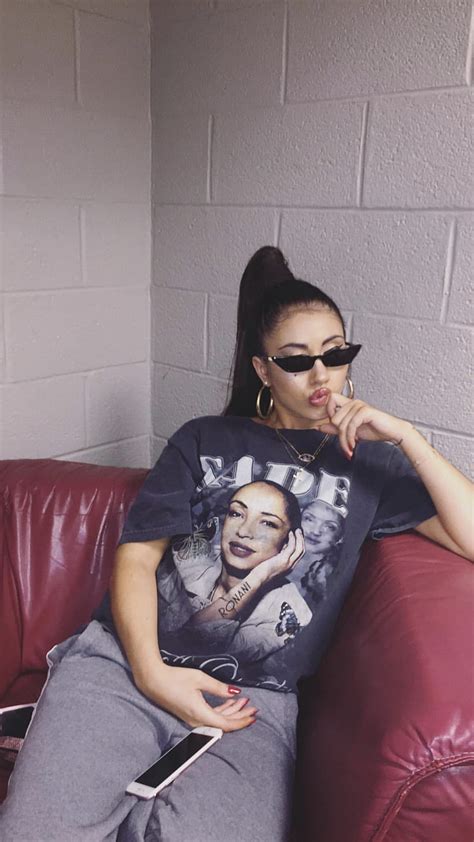 Kali Uchis Aesthetic Wallpapers 160 Backgrounds