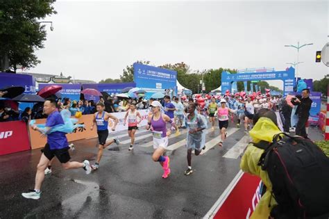 12个国家、3619名跑者“跨越毗邻路” 2024沪浙乡村半程马拉松赛举行