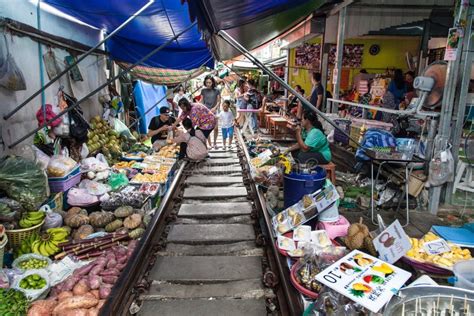 Marché de Maeklong photo stock éditorial Image du thaïlande