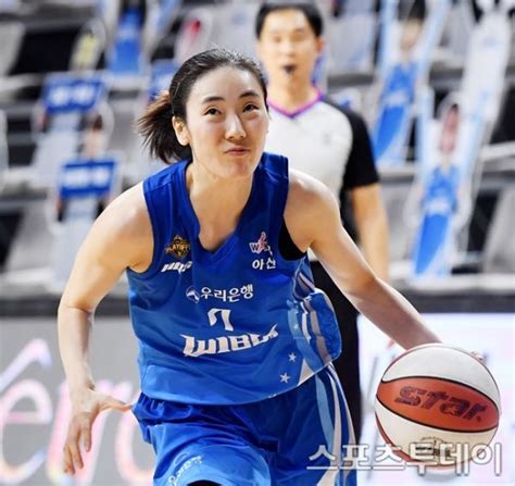 박혜진 19득점 우리은행 신한은행 꺾고 4년 만에 챔피언결정전 진출