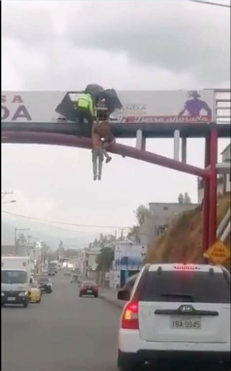 Video miembros de la Policía Nacional salvaron a un hombre que intentó