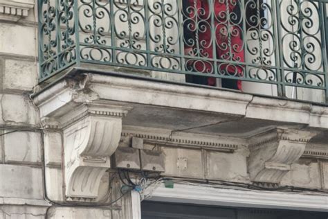 Un balcon se fissure à Rouen la mairie fait évacuer l immeuble