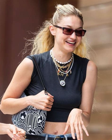 Pin By Cristi Albu On Gigi Hadid In Gigi Hadid Outfits Gigi Hadid Hadid