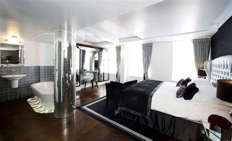 15 Of The Most Erotic Hotel Rooms From Across The World For Those Who