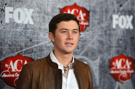 Scotty Mccreery Unknowingly Helps Couple Get Engaged