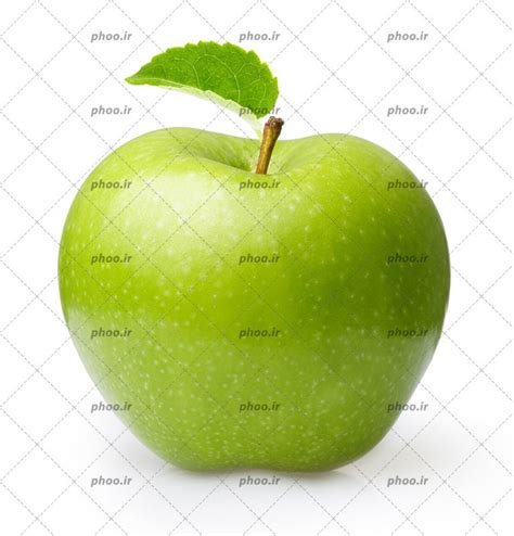 عکس با کیفیت سیب سبز خوشمزه به همراه برگ در پس زمینه سفید عکس با