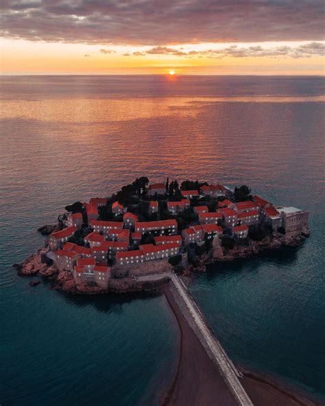 Montenegro Practicepleasure Swimmingvillage Yachtagentmontenegro