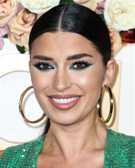 Nicole Williams Cleavage The Fappening Leaked Photos