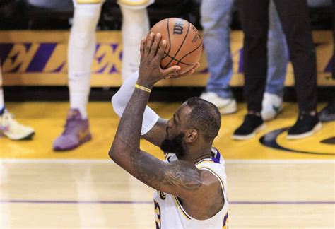 Nba Lebron First To 39000 Points Warriors Struggle