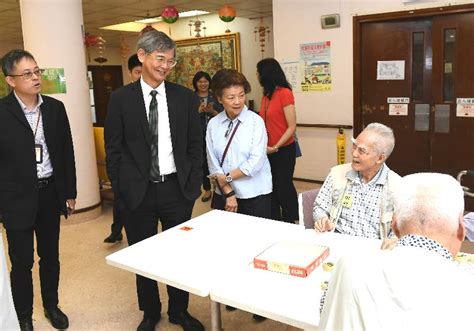 勞工及福利局局長到訪安老和康復服務設施（附圖）