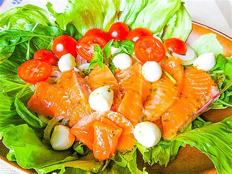 サーモンとモッツァレラのサラダの作り方｜蔵工房 二反田醤油店