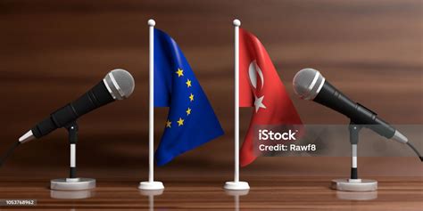 Eu와 터키 미니어처 플래그입니다 케이블 마이크 나무 배경 배너입니다 3 차원 일러스트 레이 션 0명에 대한 스톡 사진 및 기타 이미지 Istock