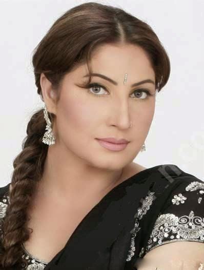 Pakistani Hot Mujra Saima Khan Mujra In Barsat