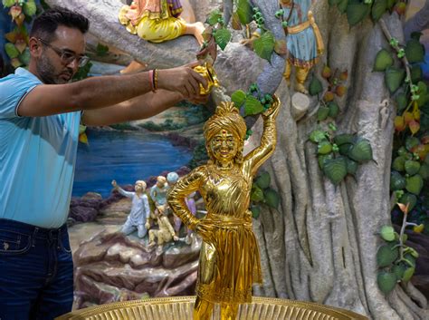 Parthiv Patel Cricketing Star Immersed In Akshardham S Splendor