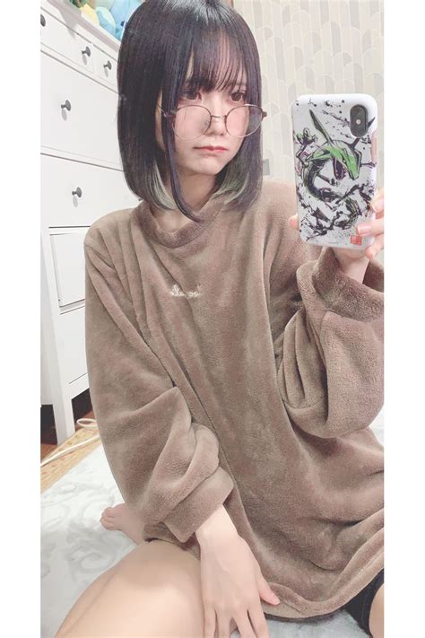 注目コスプレイヤーかれしちゃん部屋着の下からまんまる下乳みせる大胆ショット公開 ENTAME next アイドル情報総合ニュースサイト