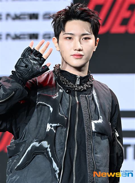 더뉴식스 최태훈 화사한 인사 포토엔hd 손에 잡히는 뉴스 눈에 보이는 뉴스 뉴스엔