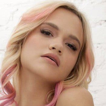 Novella Night Babe Page Watch This Adult Model On FreeOnes