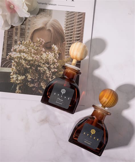 차량용디퓨저 은은하게 오래가는 차량용방향제 8종 50ml 자연친화적 프리미엄 명품 브라운병 탈취용 차량용품 향기 테라피 우드볼디퓨저 에이블리