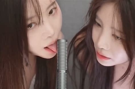 둘이서 입으로 해주는 컨셉 ASMR 개꼴 인방 BJ 야짤 후방주의 후방사진 은꼴 야짤 움짤 BJ 걸그룹