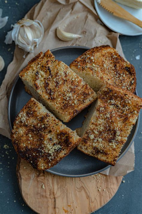 Easy Vegan Garlic Bread Courtneys Homestead
