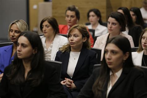 საქართველოს 🔹 იუსტიციის მინისტრი პაატა სალია მოადგილეებთან ერთად სამინისტროს ცენტრალური