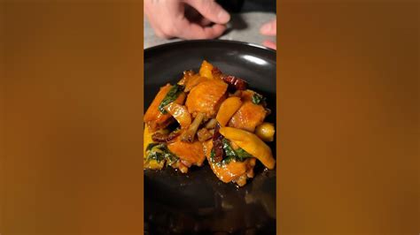 제목은 닭날개 고추장 조림으로 하겠습니다근데 이제 바질을 곁들인braised Chicken Wings In Gochujang With Basil Youtube