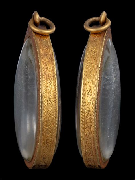 เหรียญหลวงปู่ชา วัดหนองป่าพง รุ่นแรก ปี18 กะไหล่ทอง กรรมการ พร้อมเลี่ยมทองโบราณ Wutdychonburi