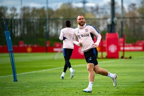 بازگشت کریستین اریکسن به تمرینات گروهی منچستریونایتد عکس طرفداری