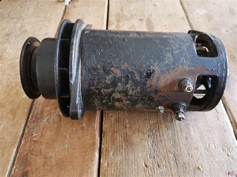 12 volt Dynamo - Generaaltjes - voor de militaire hobby