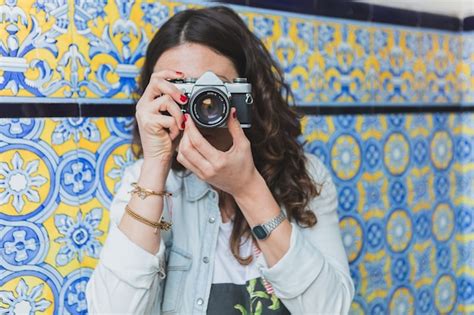 Primer Plano De Mujer Haciendo Una Fotografía Descargar Fotos Gratis