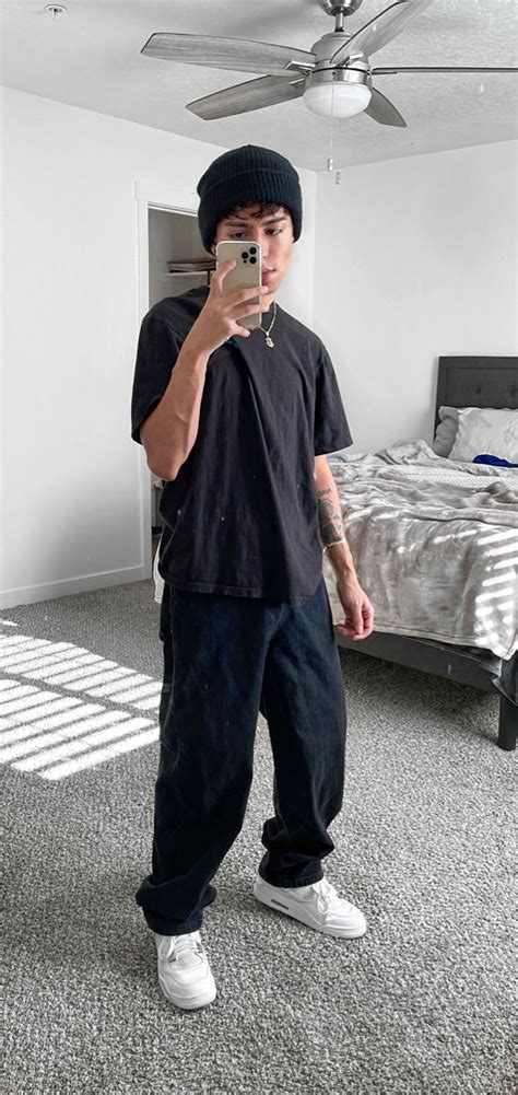 Black Outfit Oversized Jeans Beanie Mirror Selfie Room Black Tshirt
