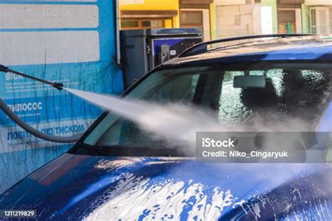 셀프 서비스 세차장 사람이 고압하에서 물로 차에서 거품을 씻어냅니다 0명에 대한 스톡 사진 및 기타 이미지 0명 공공건물 금속 Istock