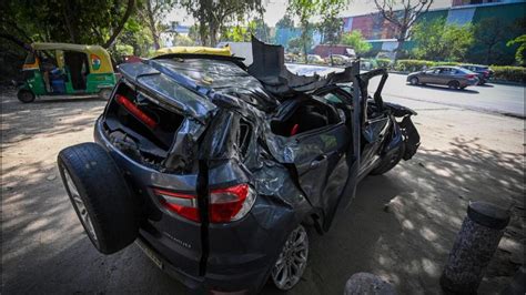 Speeding Car Flips Lands On Roof Of Another 2 Dead In Delhi Latest