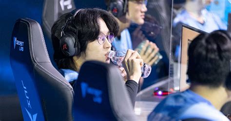 포토 Lck 경기 밴픽 중인 플라이 송용준