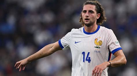 Adrien Rabiot Torna A Giocare Contatti In Corso Le Foto
