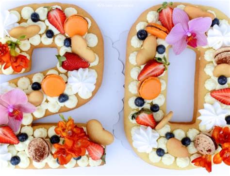 Сурова шоколадова торта Ябълка с канела