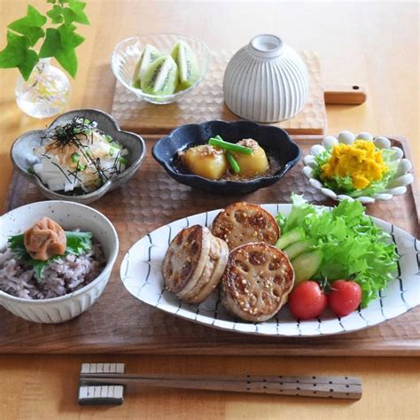 Hiroyo On Instagram “ 晩ごはん♬ 蓮根挽き肉挟み焼き カボチャサラダ じゃがいものそぼろ煮 大根サラダ 十六穀米