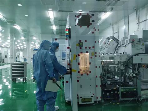 屹唐半导体北京工厂首台设备下线年产设备100台成功进入长江存储 华力微等厂商供应链 10月16日北京屹唐半导体科技有限公司下称屹唐